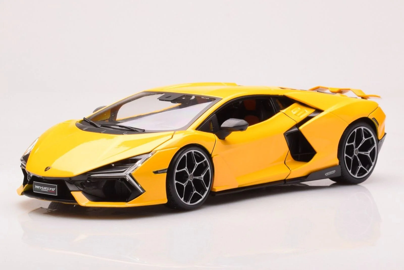 Model Lamborghini Revuelto Hybrid 2023 Gul – Games